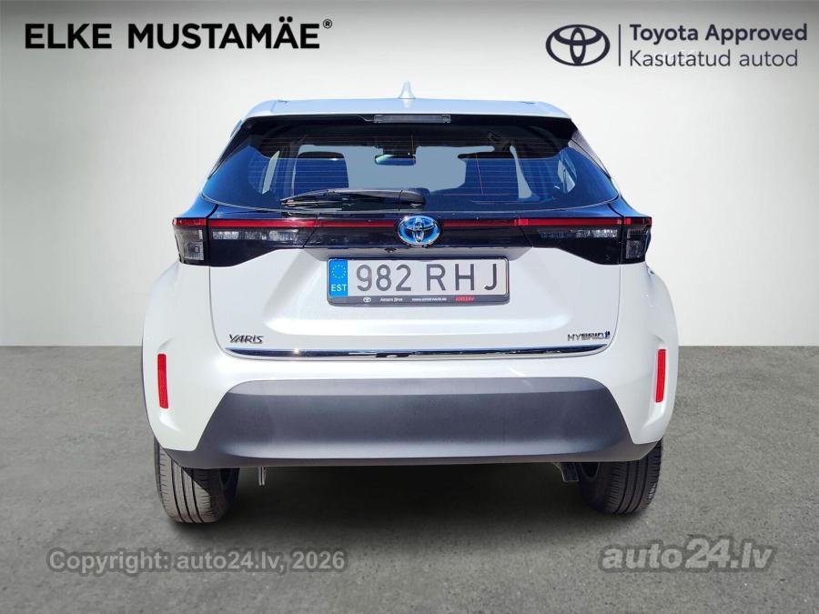 Balts Toyota Yaris Cross 2023 Tallina, ar dzinēja tilpumu 1.49 L un nobraukumu 65 tūkst. km par 19995 €, foto 5 vietnē AUTOMOTO.COM.LV