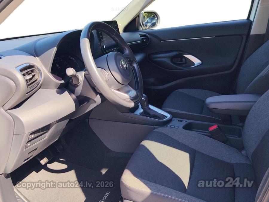 Balts Toyota Yaris Cross 2023 Tallina, ar dzinēja tilpumu 1.49 L un nobraukumu 65 tūkst. km par 19995 €, foto 12 vietnē AUTOMOTO.COM.LV