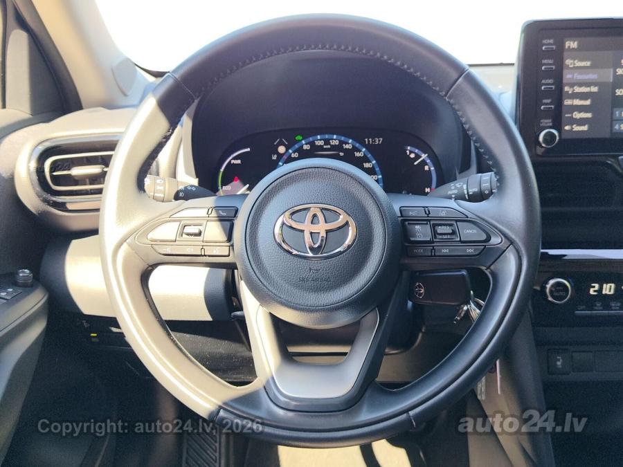 Balts Toyota Yaris Cross 2023 Tallina, ar dzinēja tilpumu 1.49 L un nobraukumu 65 tūkst. km par 19995 €, foto 13 vietnē AUTOMOTO.COM.LV
