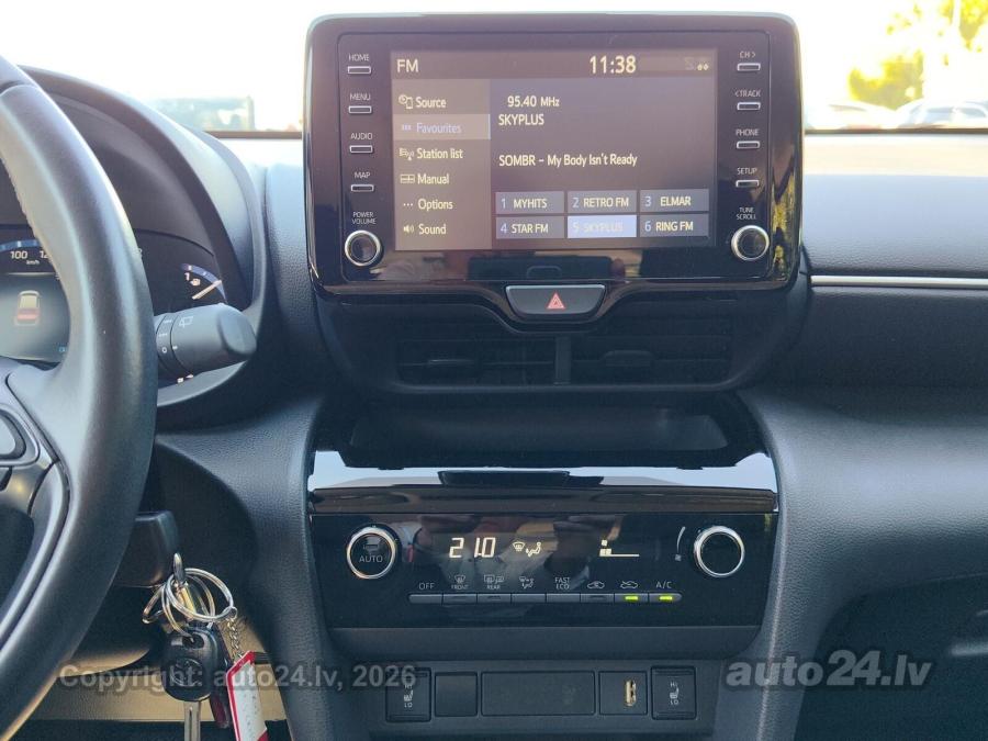 Balts Toyota Yaris Cross 2023 Tallina, ar dzinēja tilpumu 1.49 L un nobraukumu 65 tūkst. km par 19995 €, foto 15 vietnē AUTOMOTO.COM.LV
