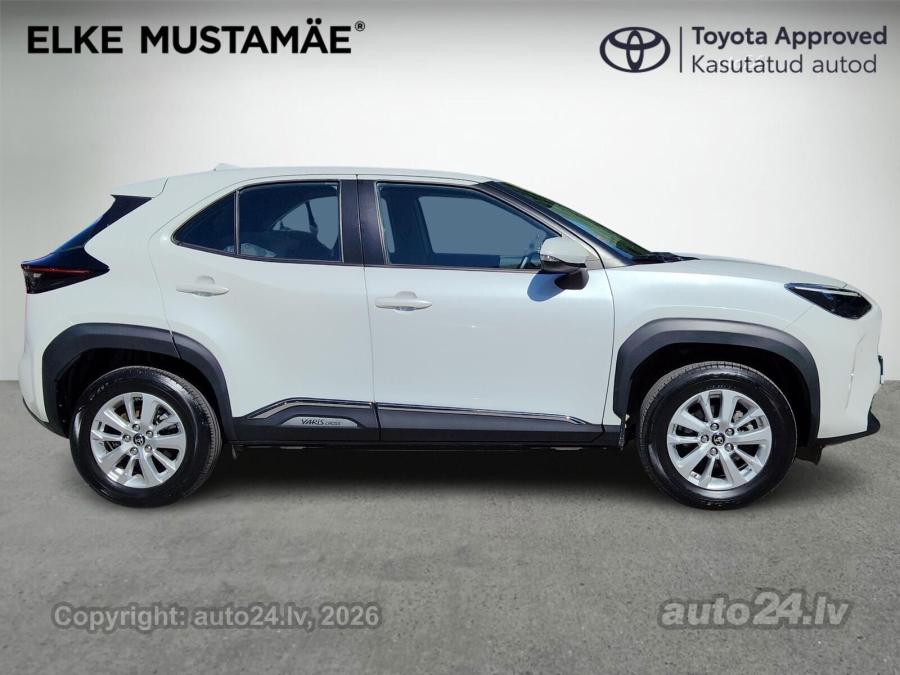 Balts Toyota Yaris Cross 2023 Tallina, ar dzinēja tilpumu 1.49 L un nobraukumu 65 tūkst. km par 19995 €, foto 17 vietnē AUTOMOTO.COM.LV