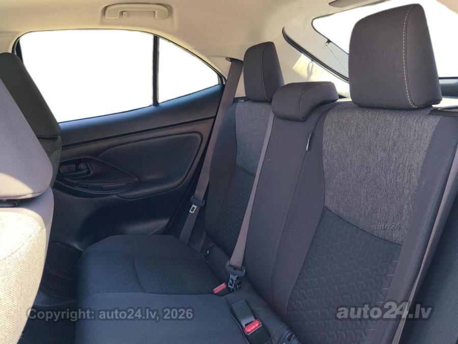 Balts Toyota Yaris Cross 2023 Tallina, ar dzinēja tilpumu 1.49 L un nobraukumu 65 tūkst. km par 19995 €, foto 20 vietnē AUTOMOTO.COM.LV