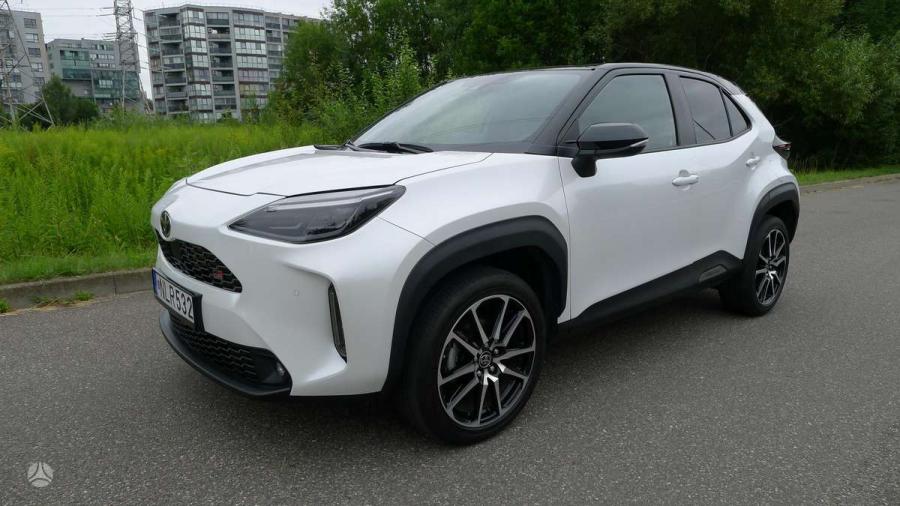 Белый Тойота Yaris Cross 2023 в Вильнюс, объемом двигателя 1.49 л и пробегом 39 тыс. км за 22750 €, фото 1 на AUTOMOTO.COM.LV