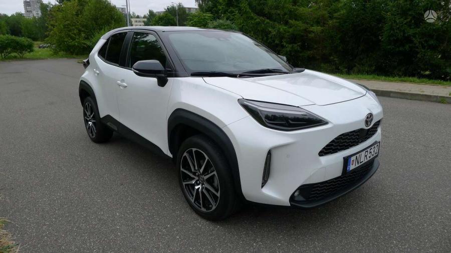 Белый Тойота Yaris Cross 2023 в Вильнюс, объемом двигателя 1.49 л и пробегом 39 тыс. км за 22750 €, фото 5 на AUTOMOTO.COM.LV