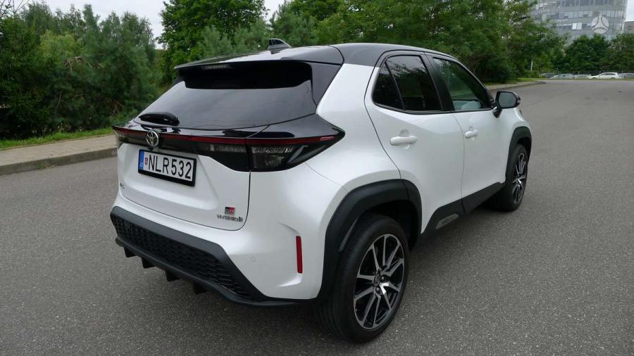 Белый Тойота Yaris Cross 2023 в Вильнюс, объемом двигателя 1.49 л и пробегом 39 тыс. км за 22750 €, фото 6 на AUTOMOTO.COM.LV