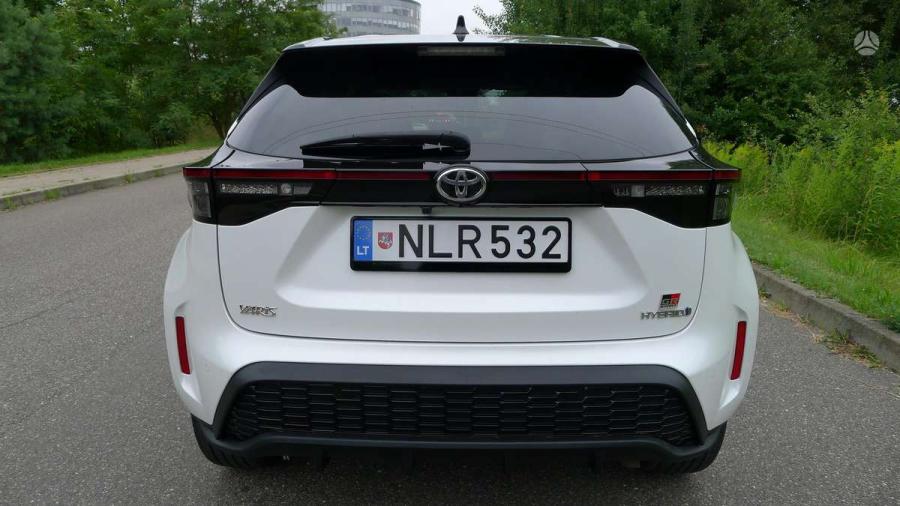 Белый Тойота Yaris Cross 2023 в Вильнюс, объемом двигателя 1.49 л и пробегом 39 тыс. км за 22750 €, фото 7 на AUTOMOTO.COM.LV
