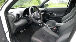 Белый Тойота Yaris Cross 2023 в Вильнюс, объемом двигателя 1.49 л и пробегом 39 тыс. км за 22750 €, фото 10 на AUTOMOTO.COM.LV