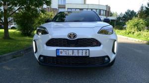 White Toyota Yaris Cross 2023 in Vilnius, with an engine capacity of 1.49 L and mileage of 39 thousand km for 21450 €, photo 3 on AUTOMOTO.COM.LV