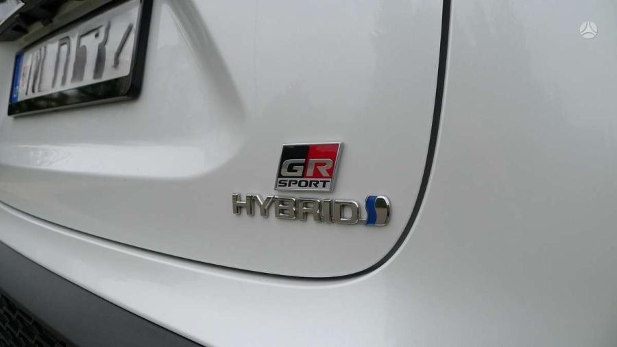 White Toyota Yaris Cross 2023 in Vilnius, with an engine capacity of 1.49 L and mileage of 39 thousand km for 21450 €, photo 7 on AUTOMOTO.COM.LV