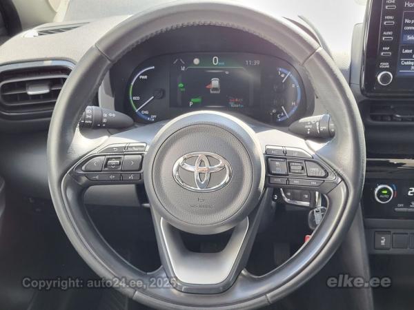 Balts Toyota Yaris Cross 2024 Tallina, ar dzinēja tilpumu 1.49 L un nobraukumu 83 tūkst. km par 20795 €, foto 11 vietnē AUTOMOTO.COM.LV