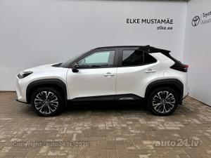 Balts Toyota Yaris Cross 2024 Tallina, ar dzinēja tilpumu 1.49 L un nobraukumu 12 tūkst. km par 29995 €, foto 4 vietnē AUTOMOTO.COM.LV
