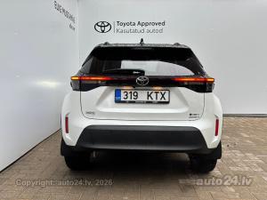 Balts Toyota Yaris Cross 2024 Tallina, ar dzinēja tilpumu 1.49 L un nobraukumu 12 tūkst. km par 29995 €, foto 5 vietnē AUTOMOTO.COM.LV