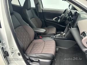 Balts Toyota Yaris Cross 2024 Tallina, ar dzinēja tilpumu 1.49 L un nobraukumu 12 tūkst. km par 29995 €, foto 7 vietnē AUTOMOTO.COM.LV