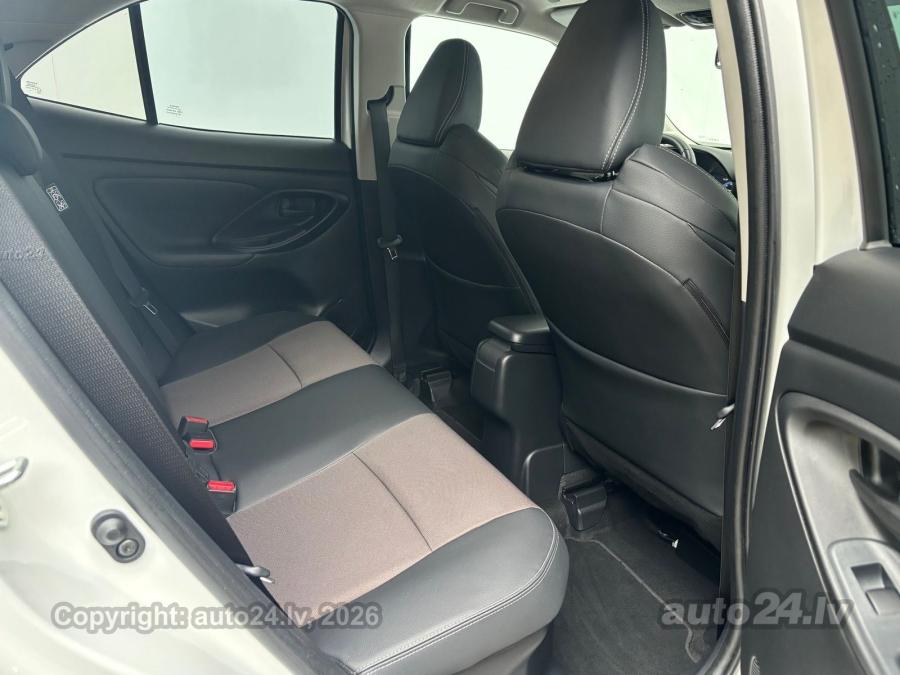 Balts Toyota Yaris Cross 2024 Tallina, ar dzinēja tilpumu 1.49 L un nobraukumu 12 tūkst. km par 29995 €, foto 8 vietnē AUTOMOTO.COM.LV