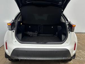 Balts Toyota Yaris Cross 2024 Tallina, ar dzinēja tilpumu 1.49 L un nobraukumu 12 tūkst. km par 29995 €, foto 11 vietnē AUTOMOTO.COM.LV