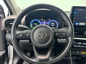 Balts Toyota Yaris Cross 2024 Tallina, ar dzinēja tilpumu 1.49 L un nobraukumu 12 tūkst. km par 29995 €, foto 13 vietnē AUTOMOTO.COM.LV