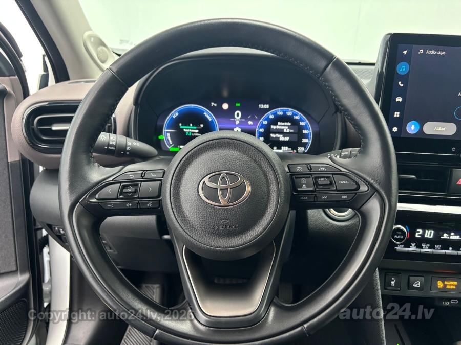 Balts Toyota Yaris Cross 2024 Tallina, ar dzinēja tilpumu 1.49 L un nobraukumu 12 tūkst. km par 29995 €, foto 13 vietnē AUTOMOTO.COM.LV