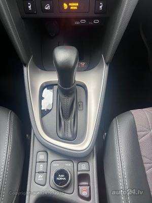 Balts Toyota Yaris Cross 2024 Tallina, ar dzinēja tilpumu 1.49 L un nobraukumu 12 tūkst. km par 29995 €, foto 16 vietnē AUTOMOTO.COM.LV