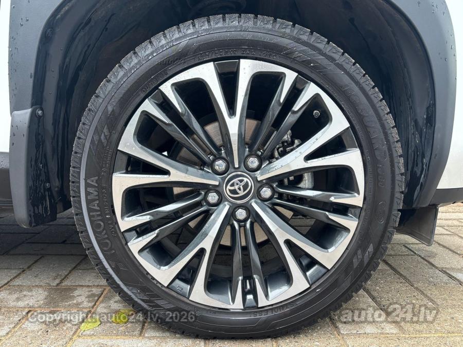 Balts Toyota Yaris Cross 2024 Tallina, ar dzinēja tilpumu 1.49 L un nobraukumu 12 tūkst. km par 29995 €, foto 18 vietnē AUTOMOTO.COM.LV