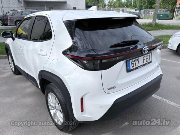 Balts Toyota Yaris Cross 2024 Tallina, ar dzinēja tilpumu 1.50 L un nobraukumu 73 tūkst. km par 20990 €, foto 3 vietnē AUTOMOTO.COM.LV