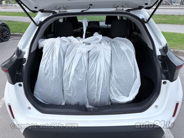 Balts Toyota Yaris Cross 2024 Tallina, ar dzinēja tilpumu 1.50 L un nobraukumu 73 tūkst. km par 20990 €, foto 6 vietnē AUTOMOTO.COM.LV