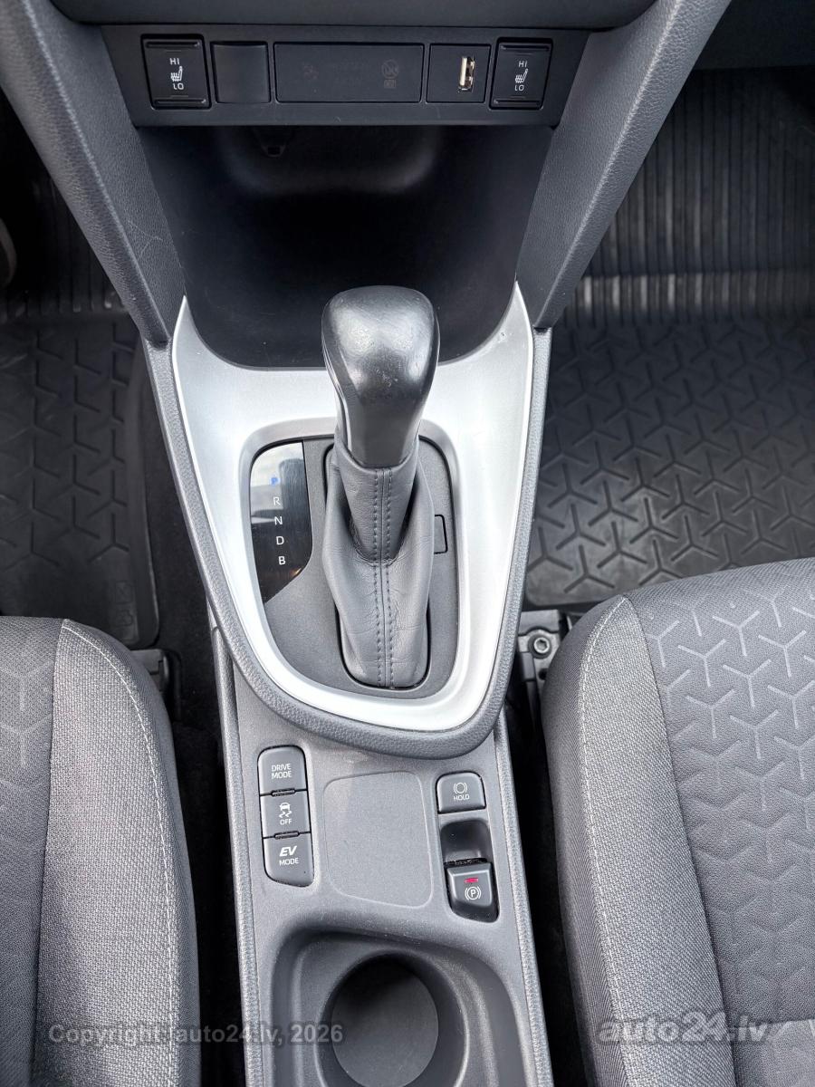 Белый Тойота Yaris Cross 2024 в Таллин, объемом двигателя 1.50 л и пробегом 73 тыс. км за 20990 €, фото 12 на AUTOMOTO.COM.LV