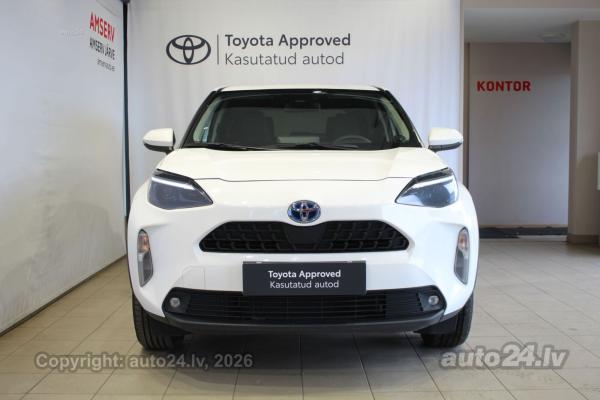 Balts Toyota Yaris Cross 2024 Tallina, ar dzinēja tilpumu 1.50 L un nobraukumu 142 tūkst. km par 18990 €, foto 5 vietnē AUTOMOTO.COM.LV