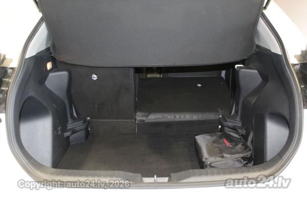 Balts Toyota Yaris Cross 2024 Tallina, ar dzinēja tilpumu 1.50 L un nobraukumu 142 tūkst. km par 18990 €, foto 10 vietnē AUTOMOTO.COM.LV