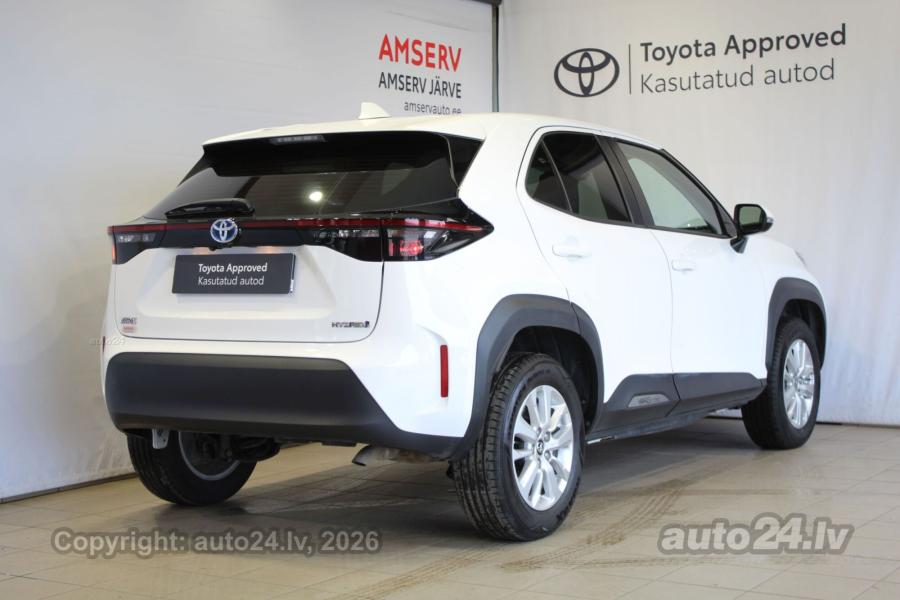 Белый Тойота Yaris Cross 2024 в Таллин, объемом двигателя 1.50 л и пробегом 142 тыс. км за 18990 €, фото 3 на AUTOMOTO.COM.LV