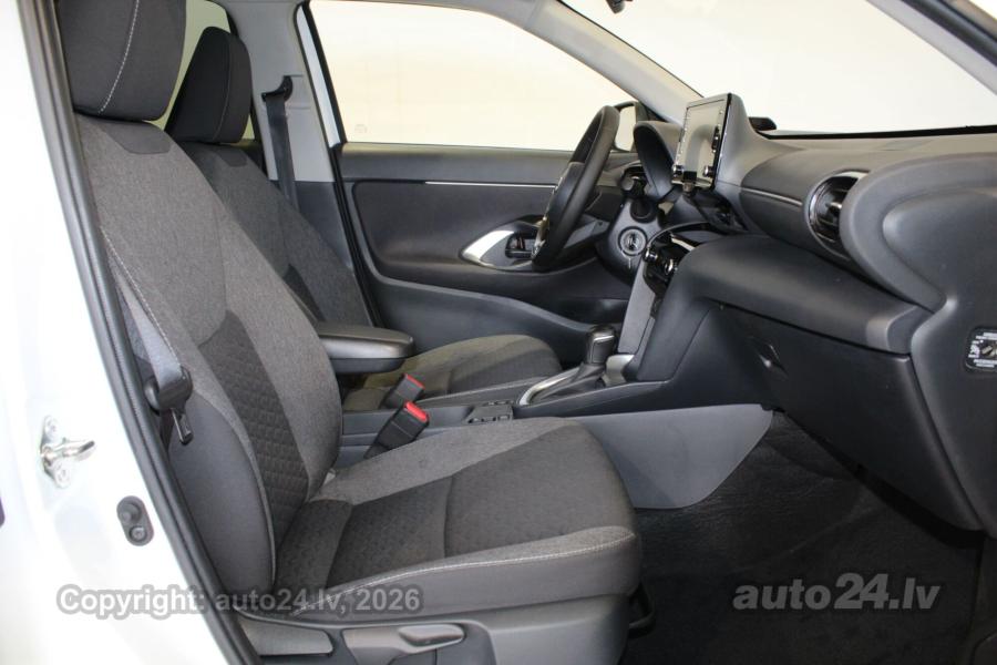 Белый Тойота Yaris Cross 2024 в Таллин, объемом двигателя 1.50 л и пробегом 142 тыс. км за 18990 €, фото 7 на AUTOMOTO.COM.LV