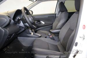 Белый Тойота Yaris Cross 2024 в Таллин, объемом двигателя 1.50 л и пробегом 142 тыс. км за 18990 €, фото 12 на AUTOMOTO.COM.LV