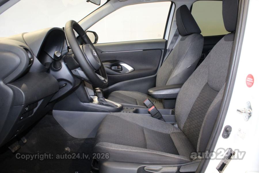 Белый Тойота Yaris Cross 2024 в Таллин, объемом двигателя 1.50 л и пробегом 142 тыс. км за 18990 €, фото 12 на AUTOMOTO.COM.LV