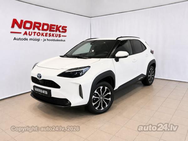 Белый Тойота Yaris Cross 2024 в Таллин, объемом двигателя 1.50 л и пробегом 75 тыс. км за 22990 €, фото 1 на AUTOMOTO.COM.LV