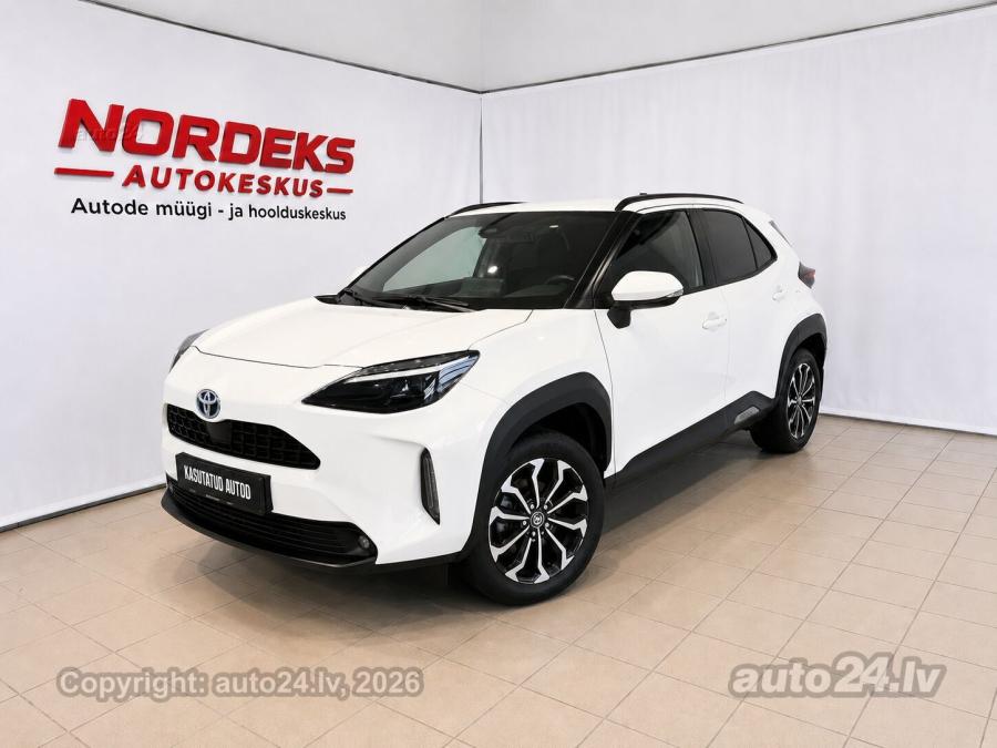 Белый Тойота Yaris Cross 2024 в Таллин, объемом двигателя 1.50 л и пробегом 75 тыс. км за 22990 €, фото 1 на AUTOMOTO.COM.LV