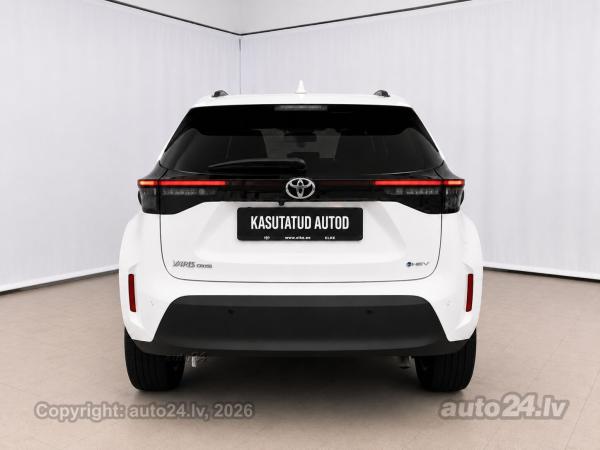 Белый Тойота Yaris Cross 2024 в Таллин, объемом двигателя 1.50 л и пробегом 75 тыс. км за 22990 €, фото 4 на AUTOMOTO.COM.LV