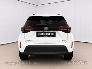 Белый Тойота Yaris Cross 2024 в Таллин, объемом двигателя 1.50 л и пробегом 75 тыс. км за 22990 €, фото 5 на AUTOMOTO.COM.LV