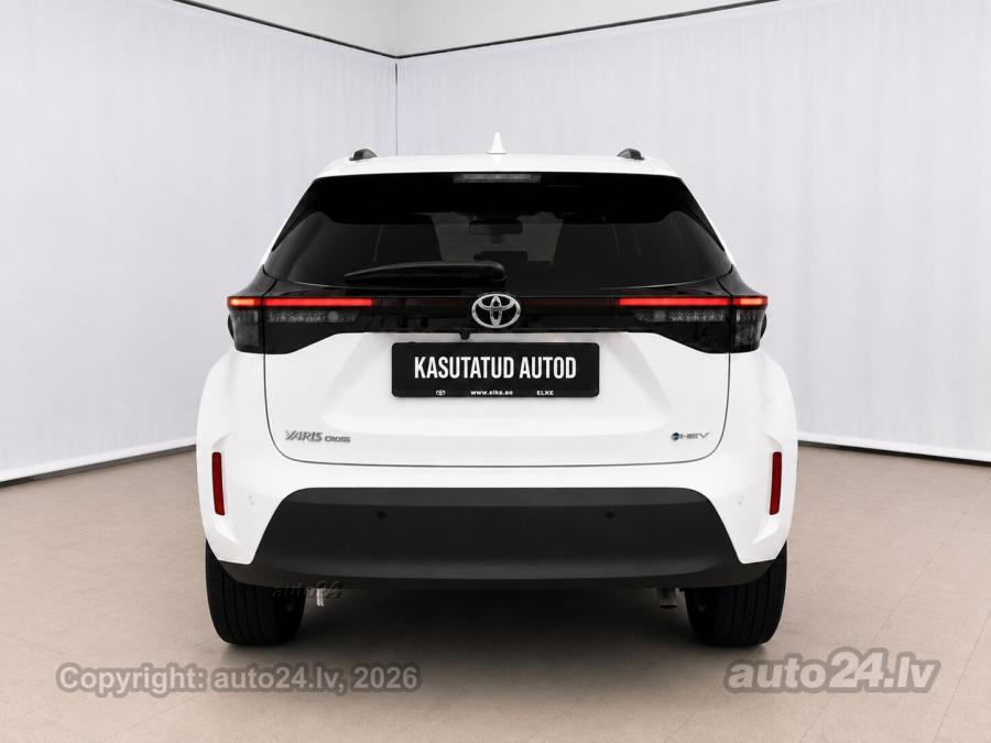 Белый Тойота Yaris Cross 2024 в Таллин, объемом двигателя 1.50 л и пробегом 75 тыс. км за 22990 €, фото 5 на AUTOMOTO.COM.LV