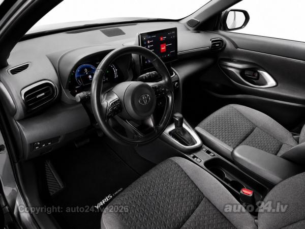 Белый Тойота Yaris Cross 2024 в Таллин, объемом двигателя 1.50 л и пробегом 75 тыс. км за 22990 €, фото 5 на AUTOMOTO.COM.LV