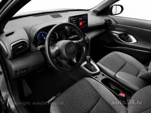 Белый Тойота Yaris Cross 2024 в Таллин, объемом двигателя 1.50 л и пробегом 75 тыс. км за 22990 €, фото 6 на AUTOMOTO.COM.LV
