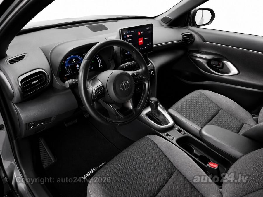 Белый Тойота Yaris Cross 2024 в Таллин, объемом двигателя 1.50 л и пробегом 75 тыс. км за 22990 €, фото 6 на AUTOMOTO.COM.LV
