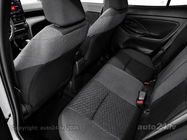 Белый Тойота Yaris Cross 2024 в Таллин, объемом двигателя 1.50 л и пробегом 75 тыс. км за 22990 €, фото 6 на AUTOMOTO.COM.LV