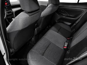 Белый Тойота Yaris Cross 2024 в Таллин, объемом двигателя 1.50 л и пробегом 75 тыс. км за 22990 €, фото 7 на AUTOMOTO.COM.LV