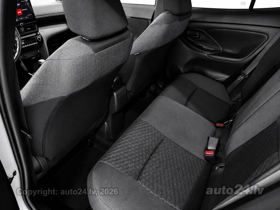 Белый Тойота Yaris Cross 2024 в Таллин, объемом двигателя 1.50 л и пробегом 75 тыс. км за 22990 €, фото 7 на AUTOMOTO.COM.LV