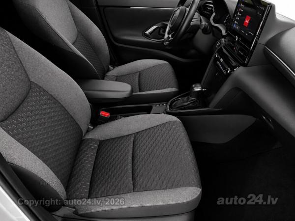 Белый Тойота Yaris Cross 2024 в Таллин, объемом двигателя 1.50 л и пробегом 75 тыс. км за 22990 €, фото 8 на AUTOMOTO.COM.LV