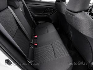 Белый Тойота Yaris Cross 2024 в Таллин, объемом двигателя 1.50 л и пробегом 75 тыс. км за 22990 €, фото 10 на AUTOMOTO.COM.LV
