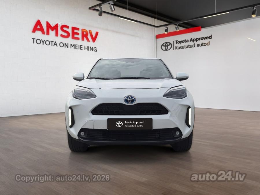 White Toyota Yaris Cross 2024 in Tallinn, with an engine capacity of 1.50 L and mileage of 28 thousand km for 21990 €, photo 6 on AUTOMOTO.COM.LV