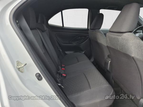 Balts Toyota Yaris Cross 2024 Tallina, ar dzinēja tilpumu 1.50 L un nobraukumu 28 tūkst. km par 21990 €, foto 8 vietnē AUTOMOTO.COM.LV
