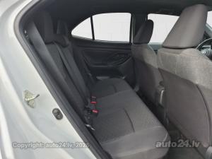 White Toyota Yaris Cross 2024 in Tallinn, with an engine capacity of 1.50 L and mileage of 28 thousand km for 21990 €, photo 8 on AUTOMOTO.COM.LV