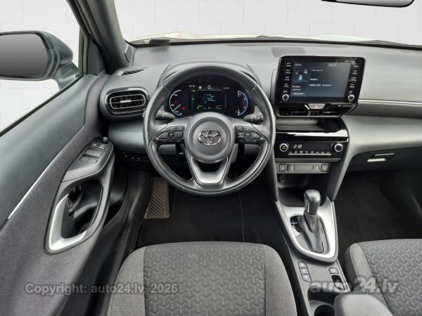 Balts Toyota Yaris Cross 2024 Tallina, ar dzinēja tilpumu 1.50 L un nobraukumu 28 tūkst. km par 21990 €, foto 10 vietnē AUTOMOTO.COM.LV