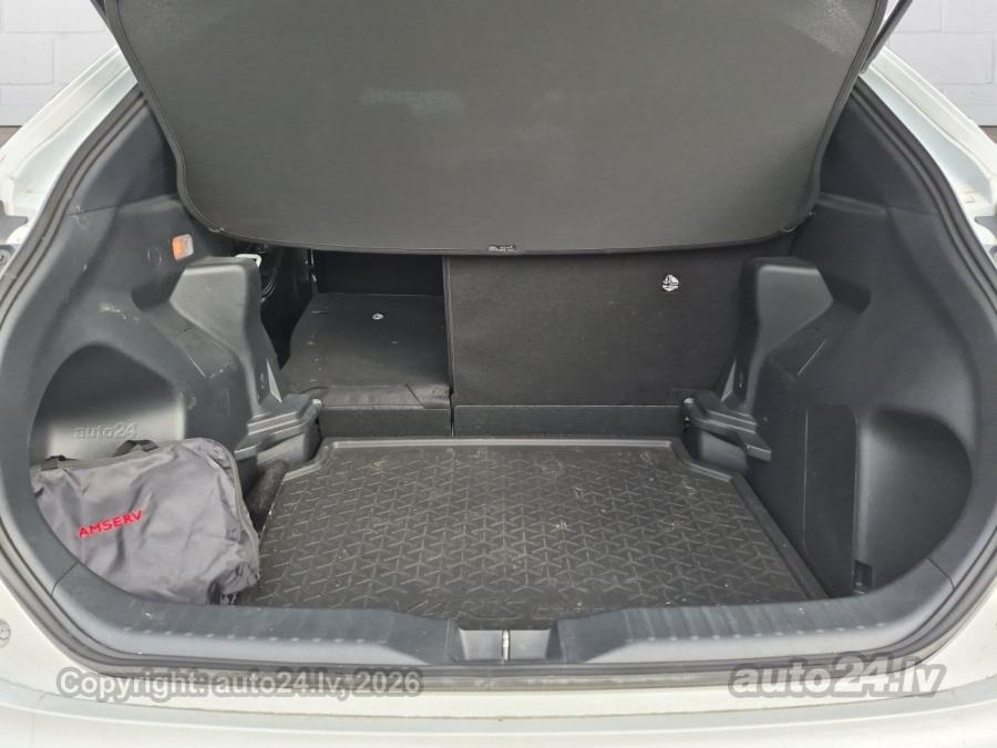 White Toyota Yaris Cross 2024 in Tallinn, with an engine capacity of 1.50 L and mileage of 28 thousand km for 21990 €, photo 11 on AUTOMOTO.COM.LV